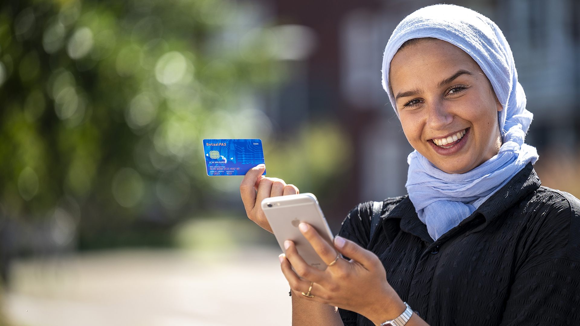 Stuur uw betaalpas niet op via de post | Veilig Bankieren